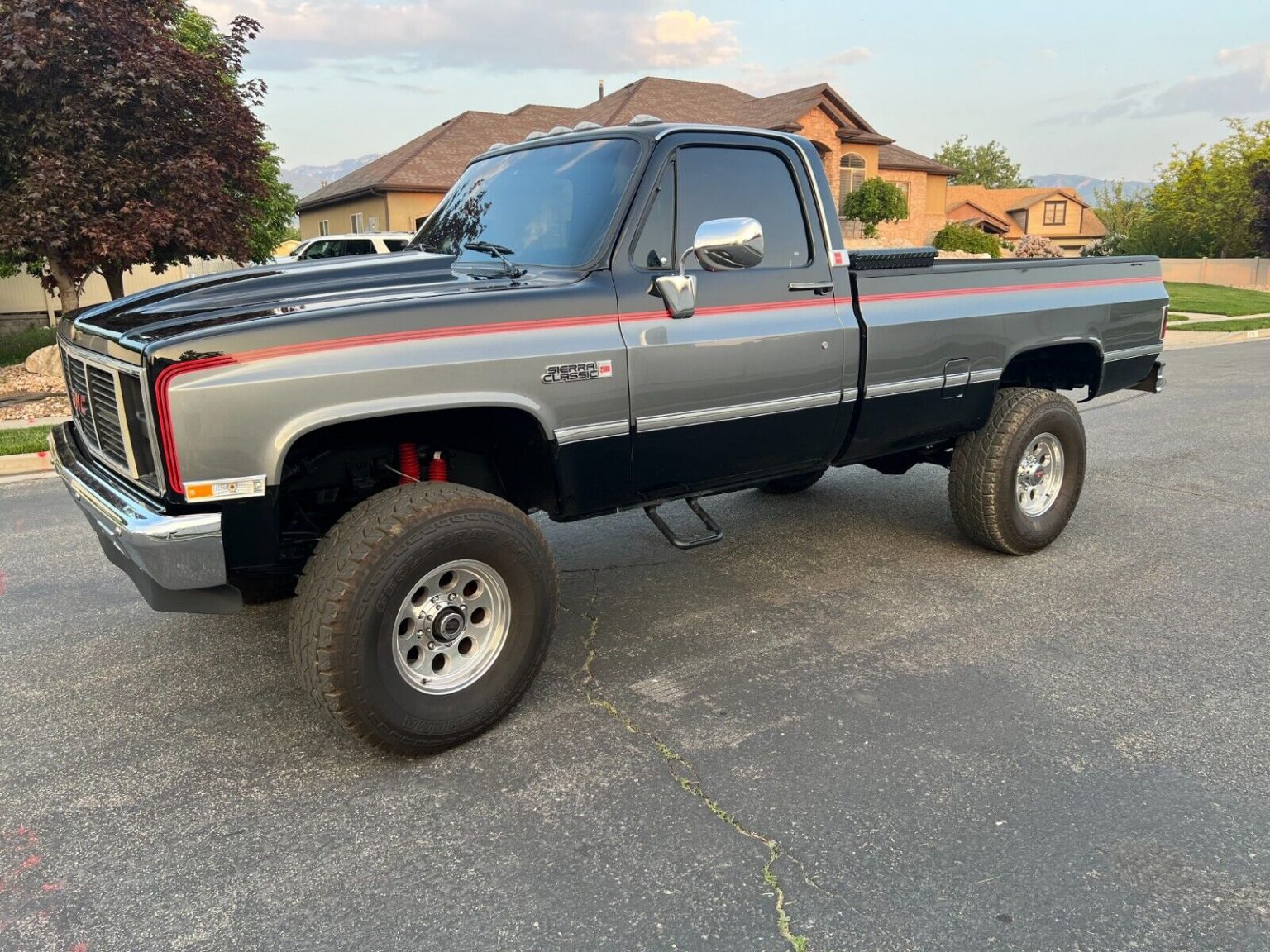 1987 GMC Sierra 2500 4×4 Square Body lifted [restored] for sale