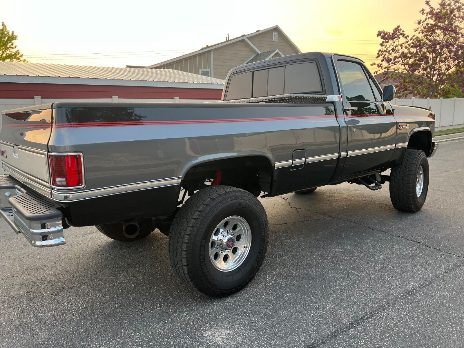1987 GMC Sierra 2500 4×4 Square Body lifted [restored] for sale
