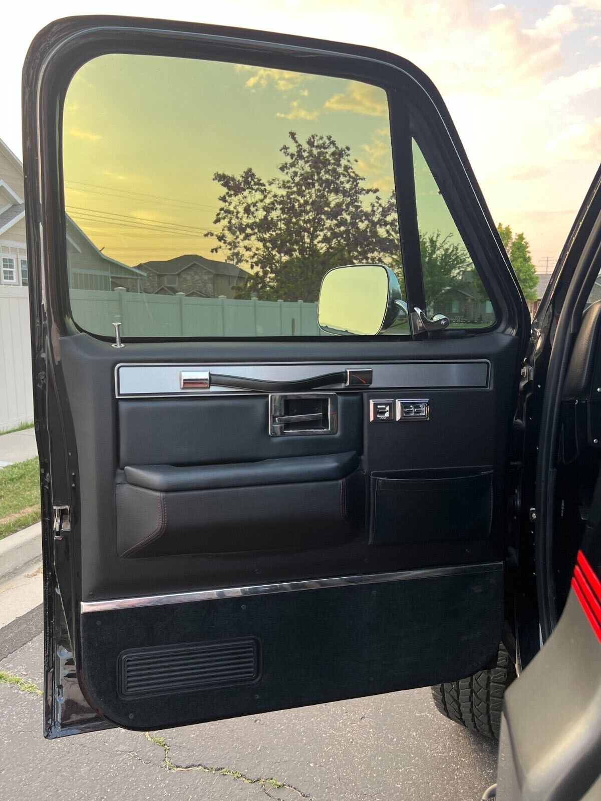 1987 GMC Sierra 2500 4×4 Square Body lifted [restored] for sale